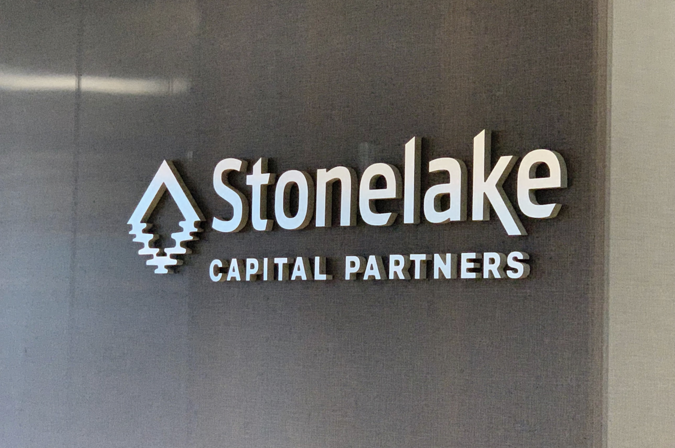 7 Custom Indoor Signs for Outstanding Houston Offices